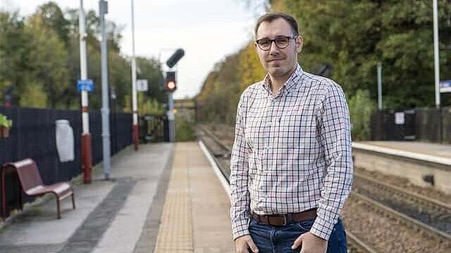Tom Gordon MP condemns threatened cuts to TransPennine railway upgrade ...